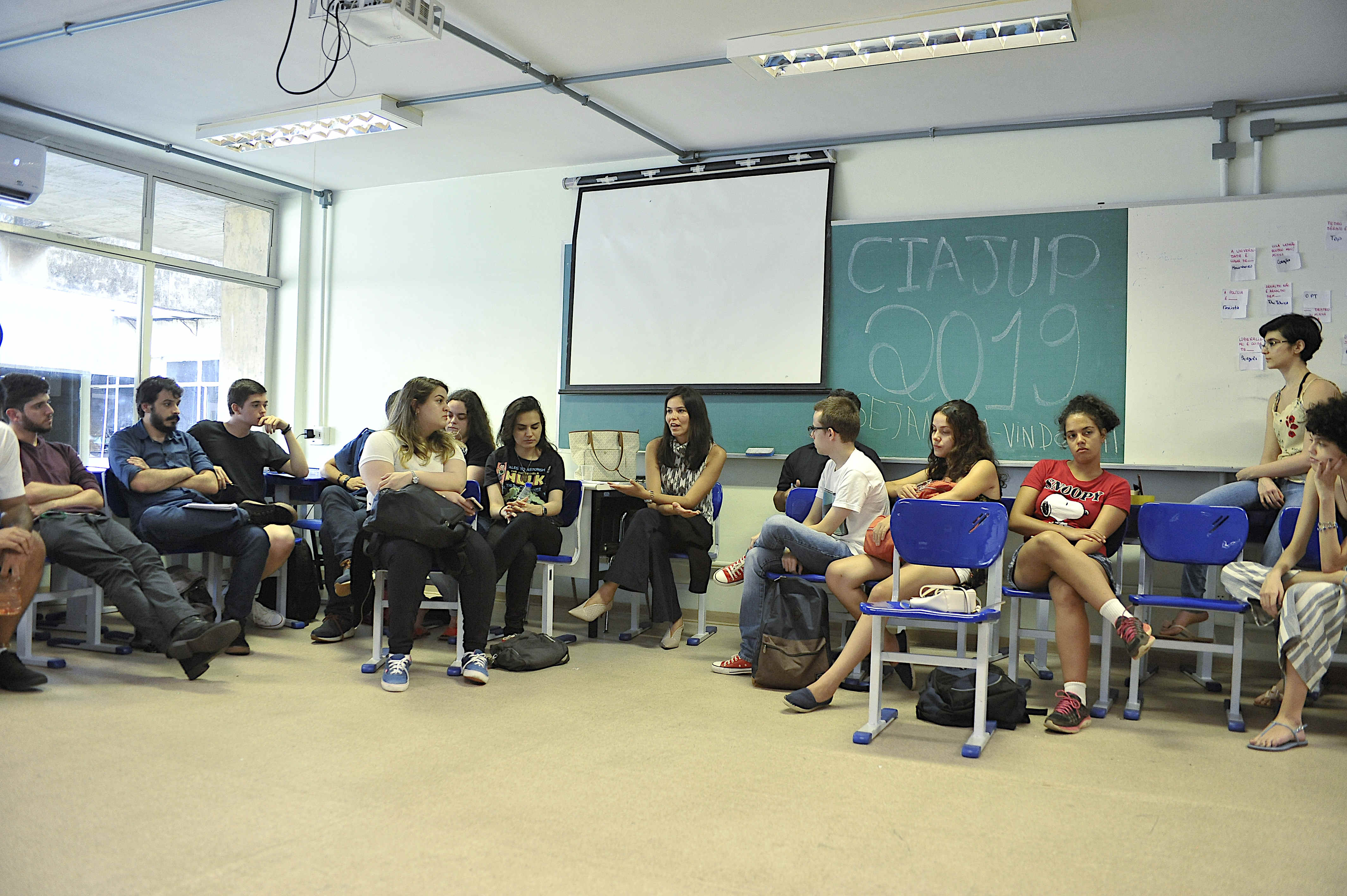 GO: Coordenadora do NUDH realiza bate-papo com alunos da UFG - ANADEP ...